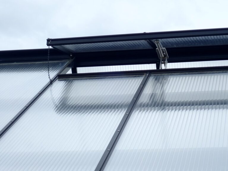 Ridge Vents on Greenhouse Roof - Colorado Polycarbonate Panels